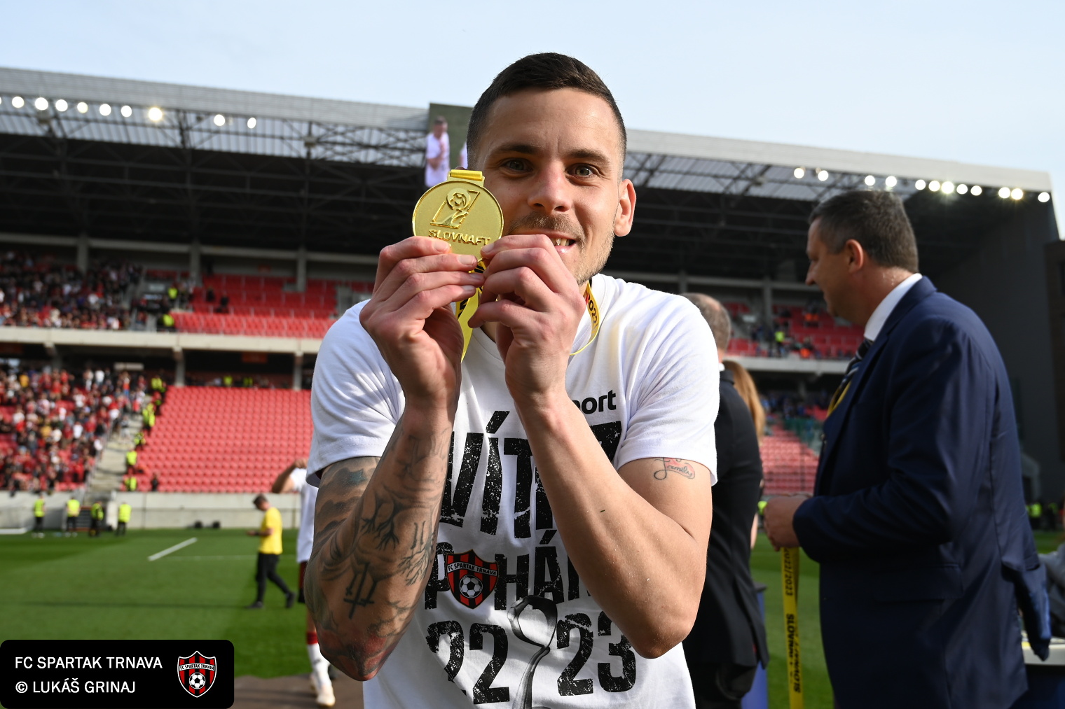 FC Spartak TrnavaOslavy s pohárom a medailami - FC Spartak Trnava