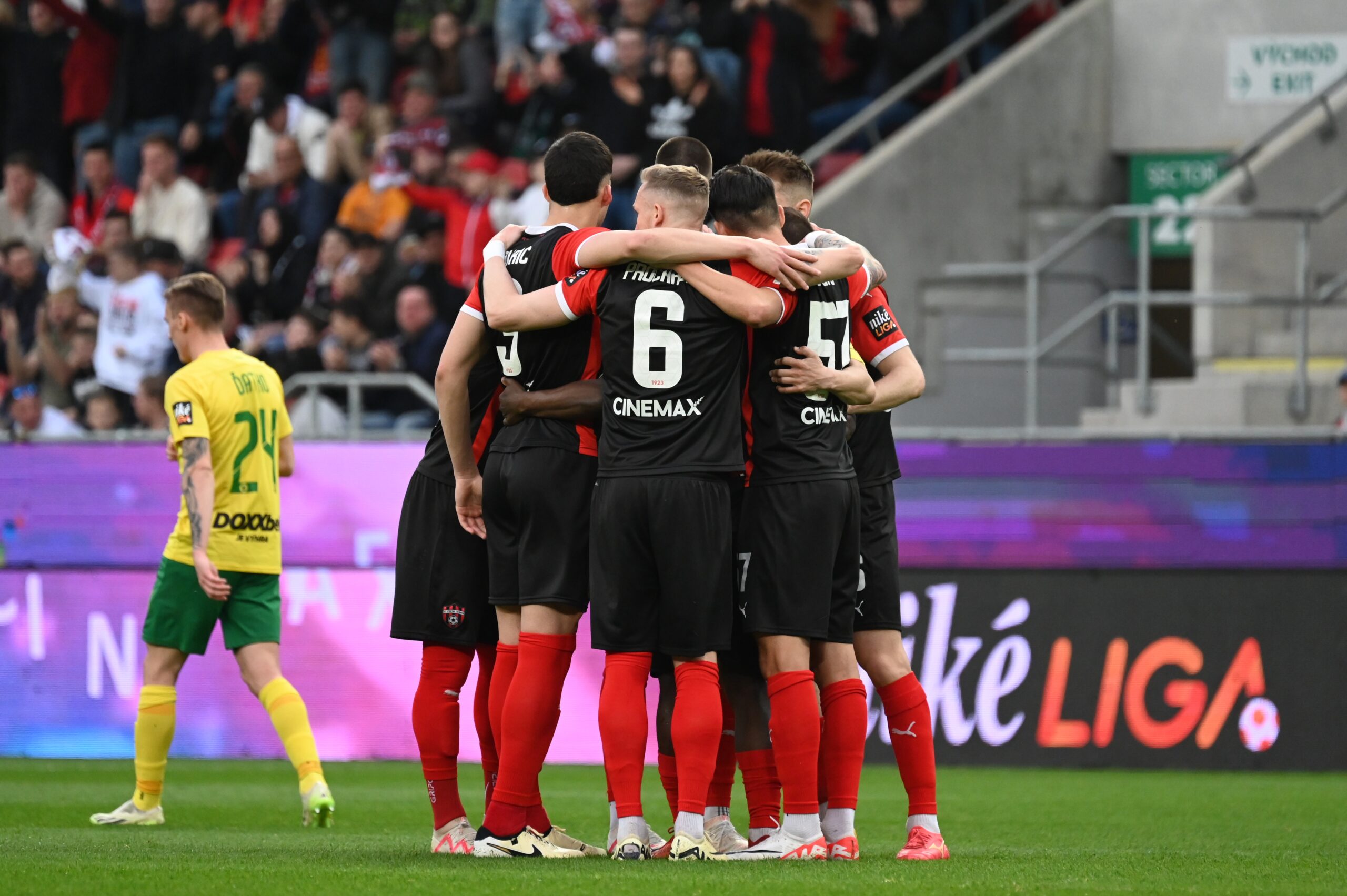 FC Spartak TrnavaSpartak zdolal Žilinu gólom Azanga a upevnil si druhé ...