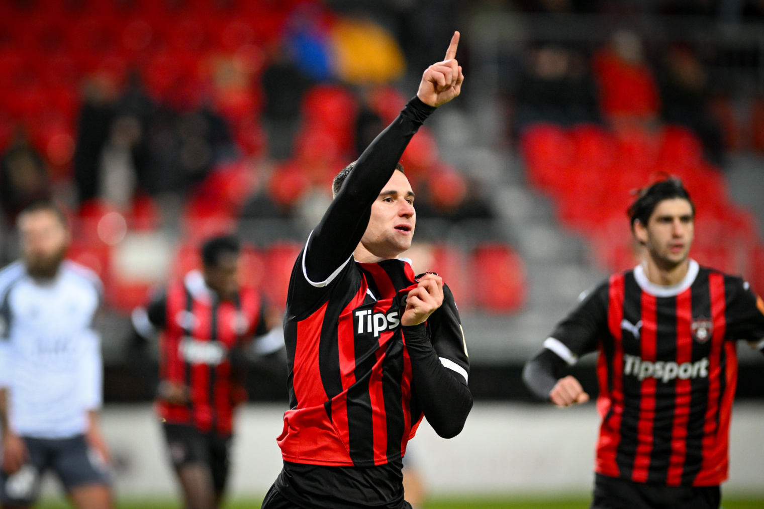 FC Spartak TrnavaTri body z Podbrezovej zariadil dvojgólový Kudlička ...